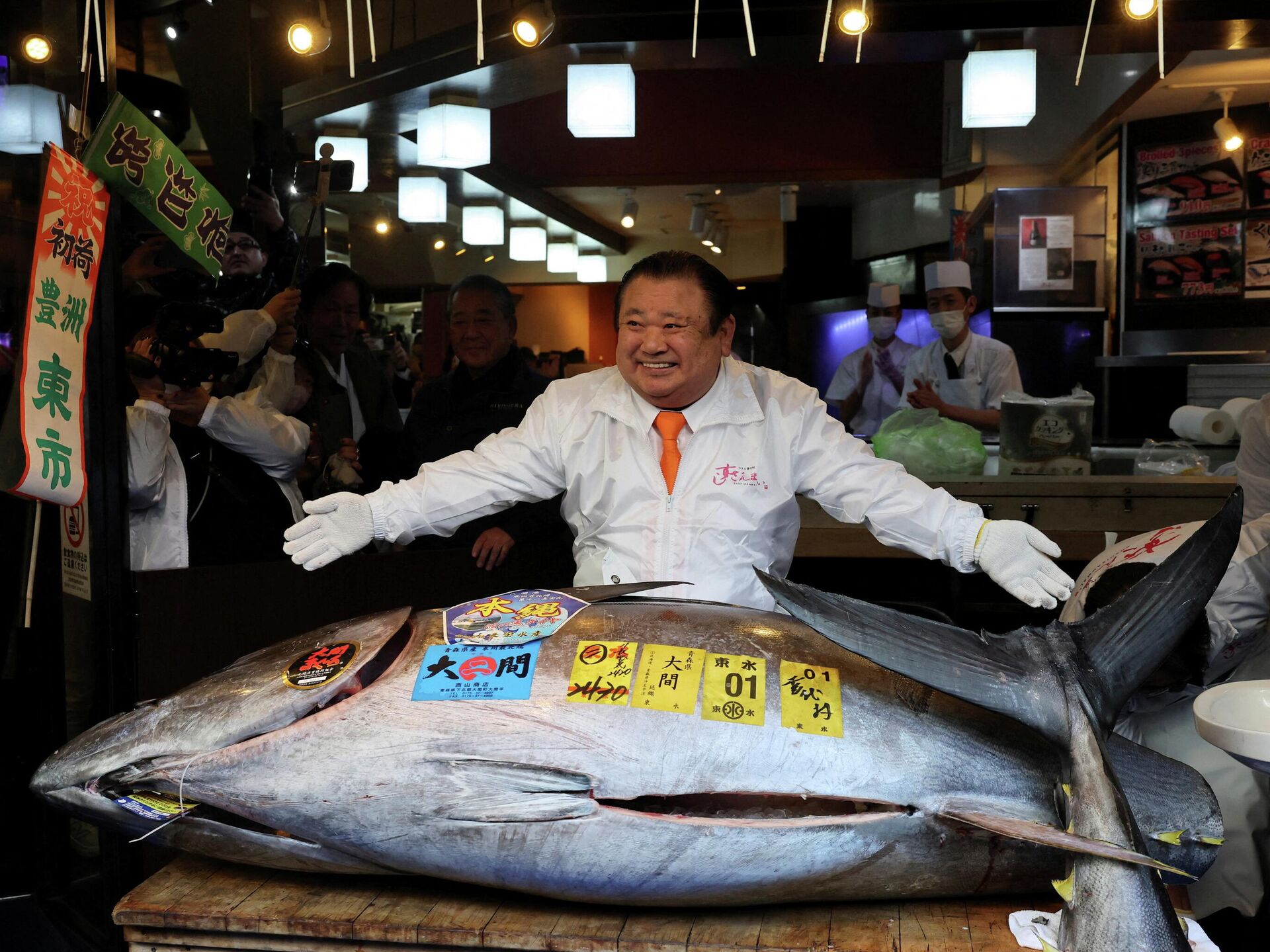 سمكة "تونة" تحول رجلا إلى مليونير... صور - 05.01.2026, سبوتنيك عربي