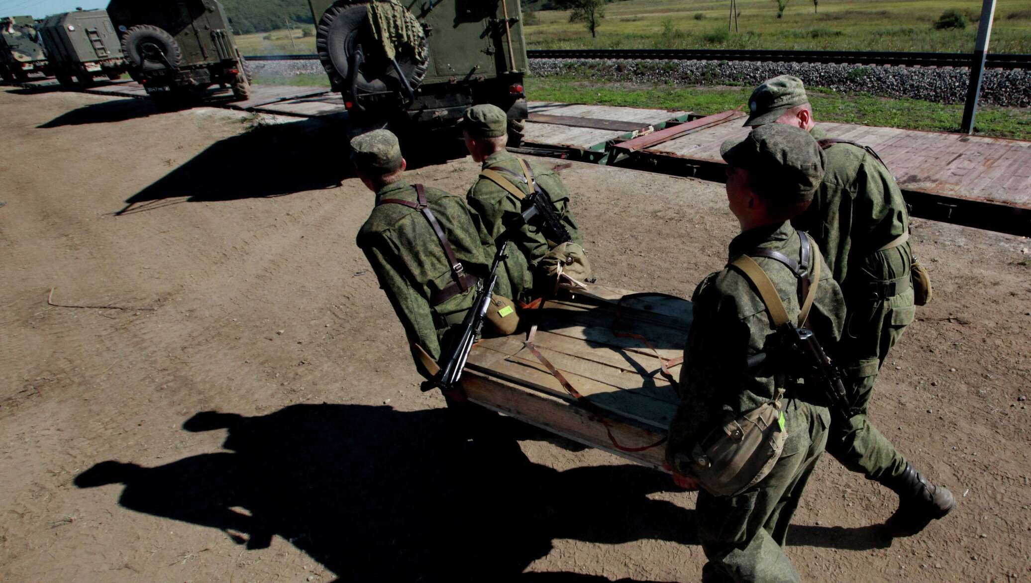 إنزال جوي للقوات الروسية والبيلاروسية والصربية بالقرب من مدينة ...